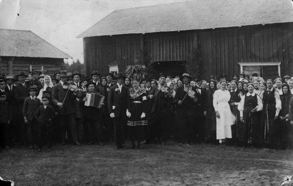 Wedding in Kantlax Village, Munsala Parish - Swedish Finn Historical ...